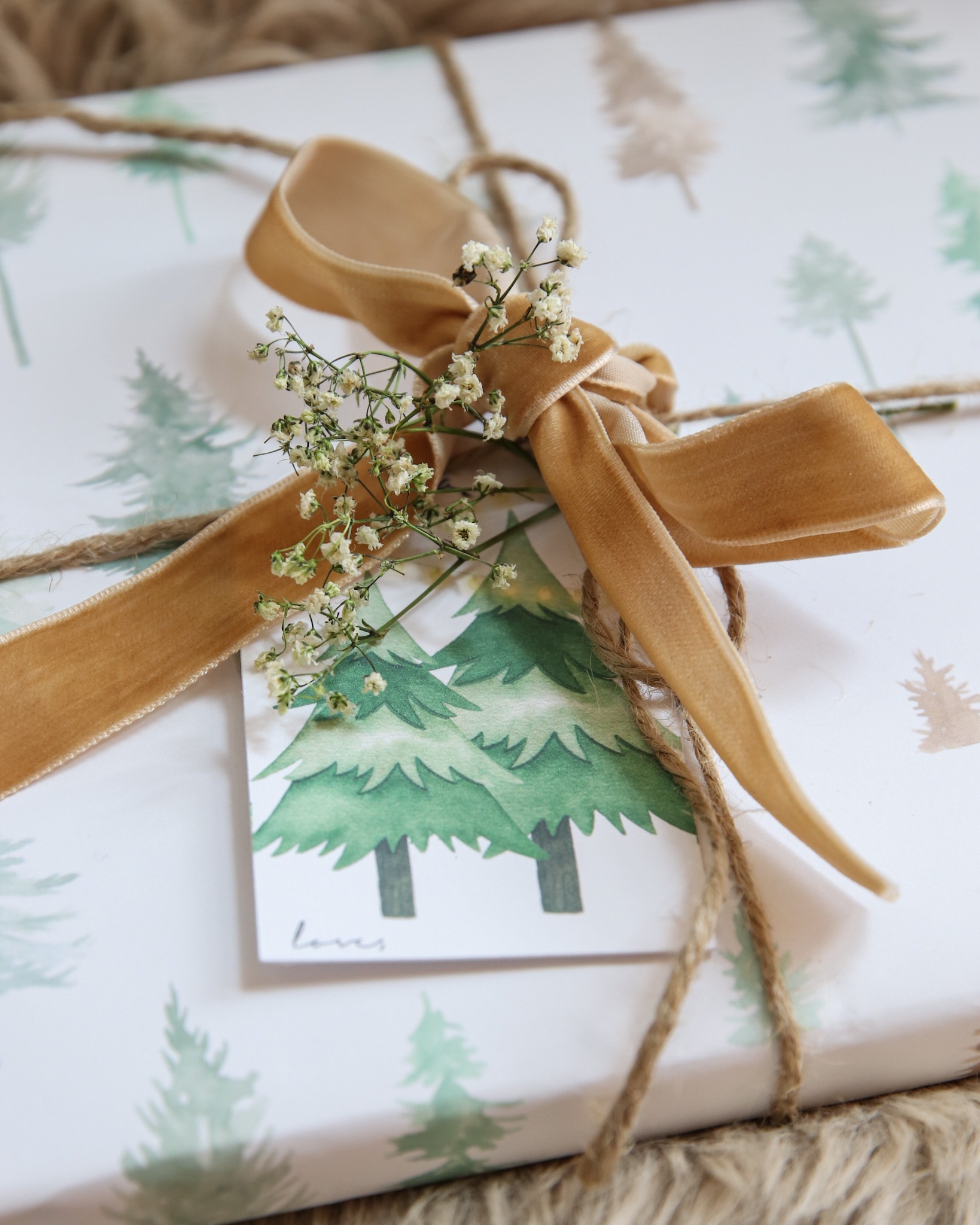 Simple and Festive Gift Wrapping Ideas | Nature Inspired - Lemon Grove Lane