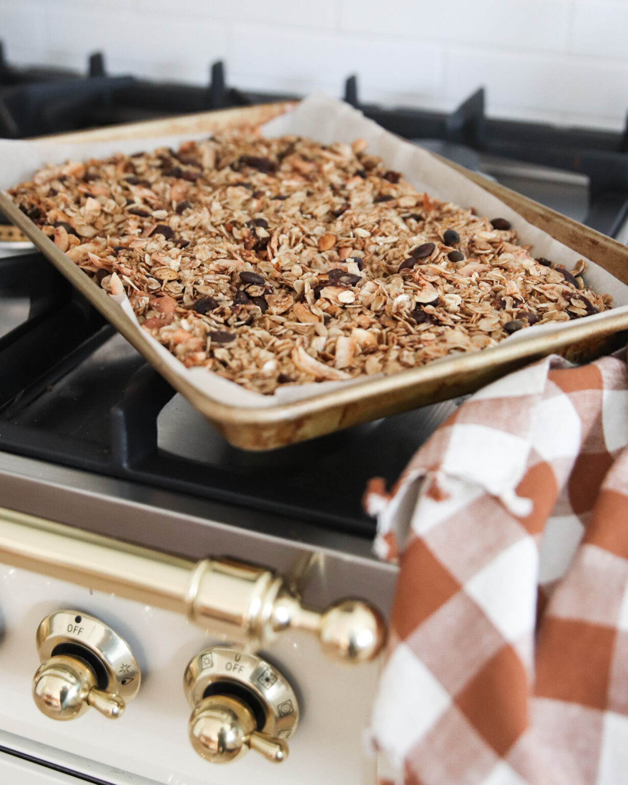Sweet and Crunchy Granola Recipe - Lemon Grove Lane